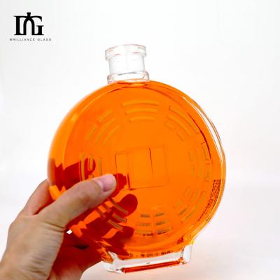 Cina Materiale del corpo Vetro 70cl 75cl Forma rotonda di cuore Bottiglia personalizzata con sughero in vendita