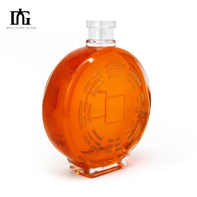 Cina Materiale del corpo Vetro 70cl 75cl Forma rotonda di cuore Bottiglia personalizzata con sughero in vendita