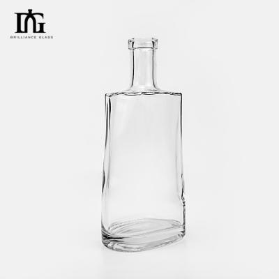 Cina 700 ml 750 ml bottiglia rotonda di vetro per bevande OEM/ODM Acceptabile liquore di vodka in vendita