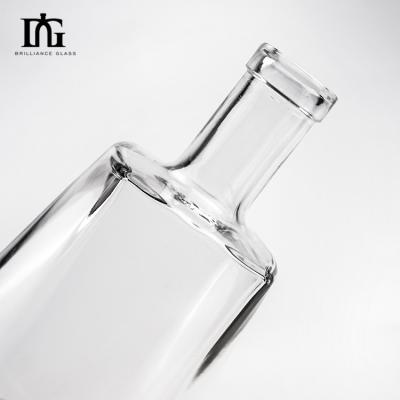 Cina 700 ml 750 ml bottiglia rotonda di vetro per bevande OEM/ODM Acceptabile liquore di vodka in vendita