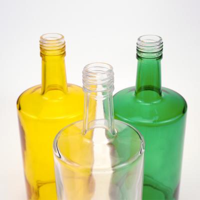 Cina Bottiglia di vetro a spalla piatta Super Flint per liquori e bevande personalizzata 500ml 750ml in vendita