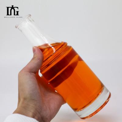 中国 250ml/350ml/500ml/550ml/650ml/700ml/750mlの容量を持つコルクストッパー付きのガラスボトル 販売のため