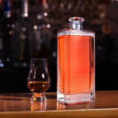 中国 スクリーンプリントとホットスタンプ ブランデー・ラム・ウォッカ 500ml/700ml/750mlのためのガラスボトル 販売のため