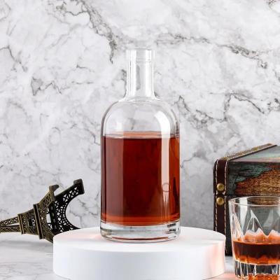 Cina Tipo di tenuta CORK 100ml 200ml 375ml 500ml 750ml Bottiglia in vetro bianco nero opaco per gin in vendita