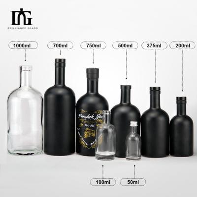 Cina Bottiglia in vetro di vodka bordeaux personalizzata da 500 ml con manipolazione della superficie di verniciatura in vendita