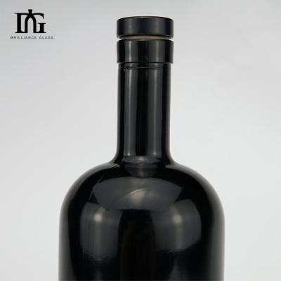 Cina Bottiglia in vetro di vodka bordeaux personalizzata da 500 ml con manipolazione della superficie di verniciatura in vendita