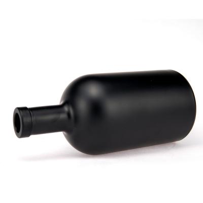 Cina Bottiglia in vetro di vodka bordeaux personalizzata da 500 ml con manipolazione della superficie di verniciatura in vendita