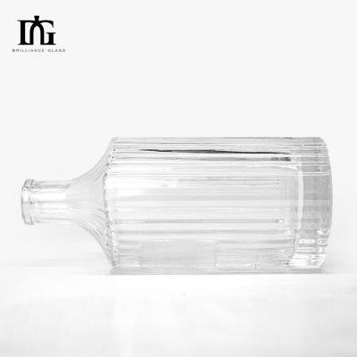Cina 500 ml di vetro trasparente Vodka Liquor Gin Rum Tequila Spirits Bottiglie con disegno trasparente in vendita