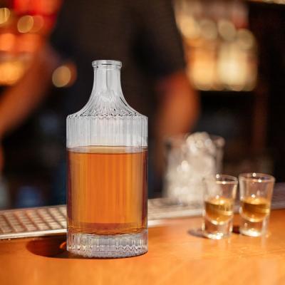 Cina 500 ml di vetro trasparente Vodka Liquor Gin Rum Tequila Spirits Bottiglie con disegno trasparente in vendita