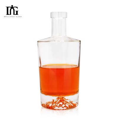 China 500 ml 700 ml 750 ml 1000 ml Nordic Gin Whiskey Vodka Glasfles met gegraveerde berg Te koop