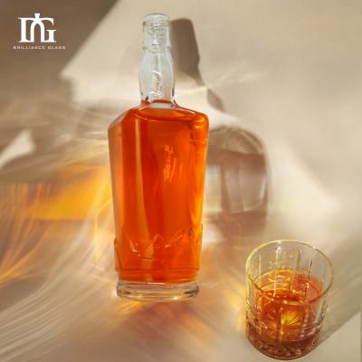 Cina OEM/ODM 700ml 750ml bottiglia di vetro per vino whisky di fornitura diretta tappo Tipo di sughero vite entrambi in vendita