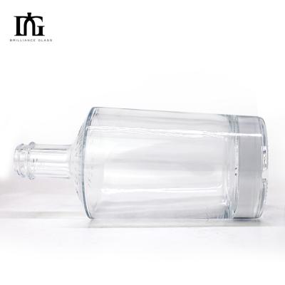 Cina 1000 ml/500 ml/700 ml/750 ml Bottiglie di vetro tipo CORK per imballaggi di liquori e vini in vendita