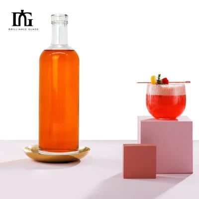 Cina 500 ml/700 ml/750 ml Bottiglia di vetro di capacità per vino Whiskey Collo lungo Bottiglia di liquore vuota in vendita