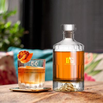 China Verfijnde glazen flessen voor de drankenindustrie Whisky Rum Vodka Tequila Brandy Gin Te koop