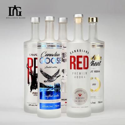 China Glas drankjes en dranken 750 ml platte vierkante schouder schroef top gin whisky vodka fles Te koop