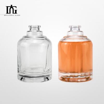 China 500 ml 750 ml VODKA garrafa redonda vazia vidro claro congelado garrafas de vinho licor com cortiça à venda