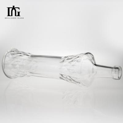 Cina Bottiglia di vetro trasparente 700ml Bottiglia di vodka whisky gin con design unico in vendita