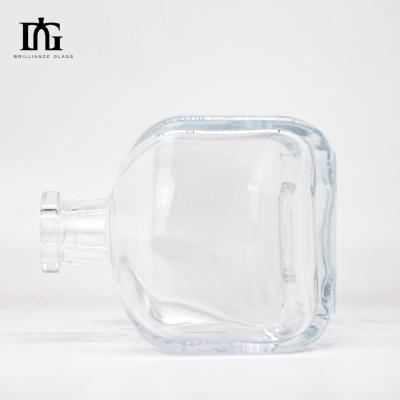 Cina Tequila bianca e nera trasparente Bottiglia di vetro per bevande 100ml 200ml 375ml 500ml 750ml in vendita