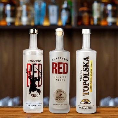 Cina Colletto di vetro personalizzato Bottiglia di vodka da 750 ml/1000 ml per liquori e vini ad alta capacità in vendita
