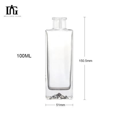 Cina Materiale Collare di vetro 700ml 750ml Coniglio chiaro Rum Whiskey Gin Vodka Bottiglia con sughero in vendita
