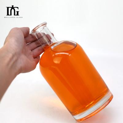Cina 500 ml 700 ml 750 ml 1000 ml Bottiglia in vetro a fondo spessa di vodka per liquori e bevande a base di tequila in vendita