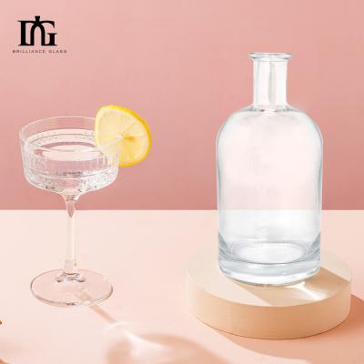 Cina 500 ml 700 ml 750 ml 1000 ml Bottiglia in vetro a fondo spessa di vodka per liquori e bevande a base di tequila in vendita