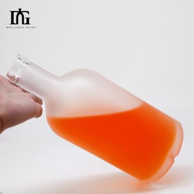 Cina Bottiglia di vetro per brandy whisky gin vodka 700ml/70cl/750ml/75cl e sughero in vendita
