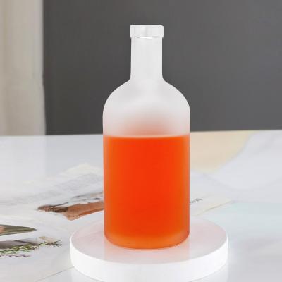 Cina Bottiglia di vetro per brandy whisky gin vodka 700ml/70cl/750ml/75cl e sughero in vendita