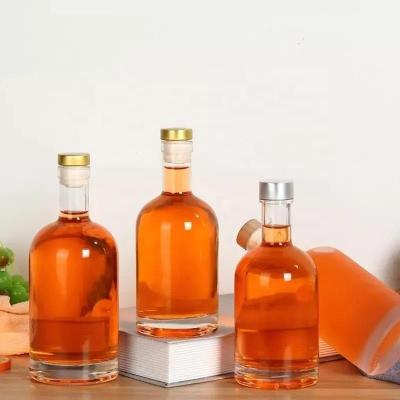 Cina Bottiglia di vetro rotonda trasparente per liquori Vodka Gin Rum Brandy 750ml 500ml 375ml Capacità in vendita