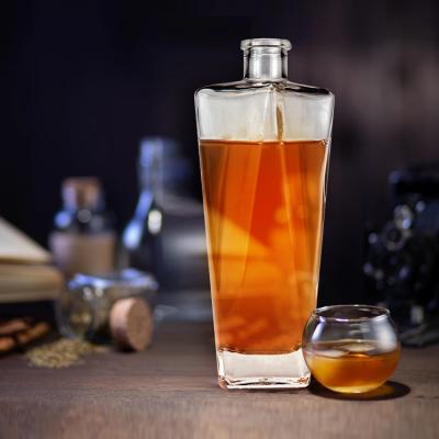 China 500 ml 750 ml 1000 ml glazen kraag doorzichtig vierkant leeg flint drank fles voor wijn Te koop