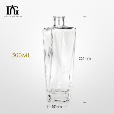 Cina 500 ml 750 ml 1000 ml Colletto di vetro Quadrato trasparente vuoto Flint Beverage Bottle For Wine in vendita