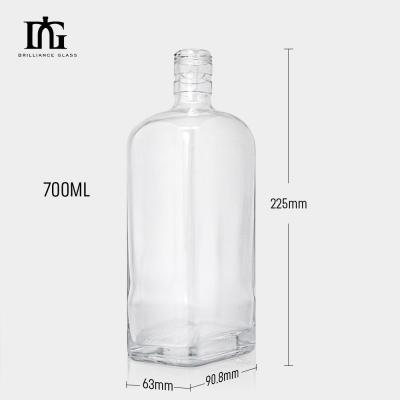 Cina 500 ml 700 ml Succo personalizzato Bevande Liquor Spiriti Bottiglia di vetro con tappo a chiusura e viti in vendita