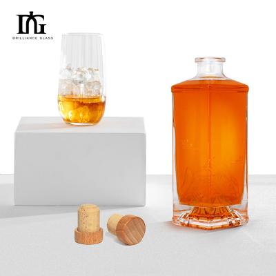 Cina Tipo di sigillamento Bottiglie di vetro liquore trasparente di sughero da 500 ml per tequila in vendita