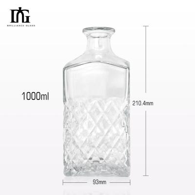 Cina BRILLIANCE Bottiglia di vetro da 500 ml/750 ml per bevande di alta forma chiara e personalizzabile in vendita