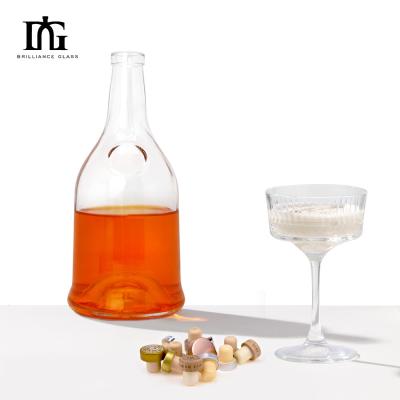 Cina Logo personalizzato Bottiglia di vetro da 500 ml/700 ml per brandy succo di vino o liquore Disegno unico in vendita