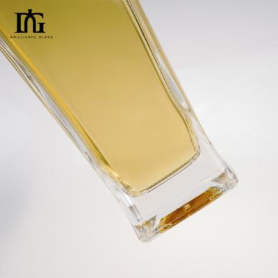 中国 375ml 500ml 700ml ユニークなデザイン ウォッカ ジン ウィスキー スピリッツ コルク付き ガラスボトル 販売のため