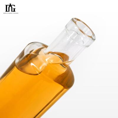 Cina Brandy Succo di vino Licore Spiriti Bottiglia di vetro con forma personalizzata e 700ml di capacità in vendita