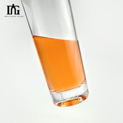 Cina Gravatura di superficie manipolazione bottiglia di vetro con tappo di sughero per liquori e bevande in vendita