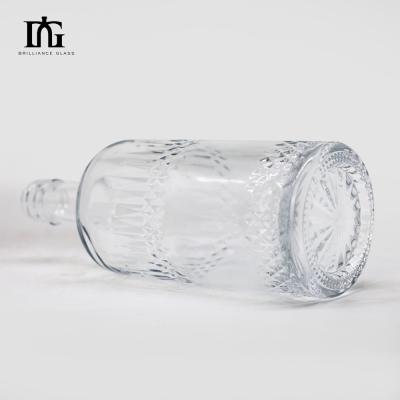 Cina Bottiglia di vetro vuota classica quadrata chiara per liquori e bevande di tipo CORK in vendita