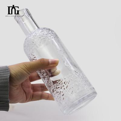 Cina 750 ml/700 ml bottiglia di vetro per vodka gin rum whisky fornito da accettazione logo personalizzato in vendita
