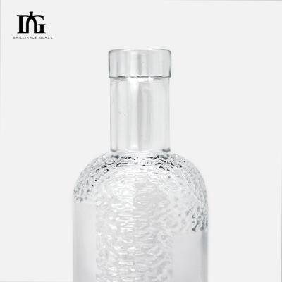 Cina 750 ml/700 ml bottiglia di vetro per vodka gin rum whisky fornito da accettazione logo personalizzato in vendita