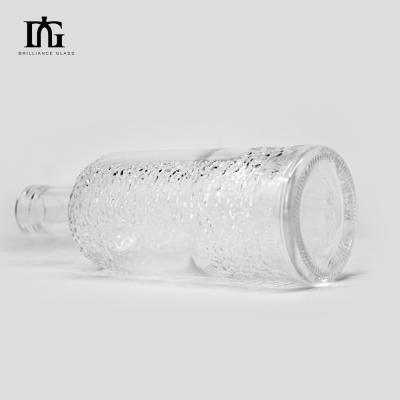 Cina 750 ml/700 ml bottiglia di vetro per vodka gin rum whisky fornito da accettazione logo personalizzato in vendita