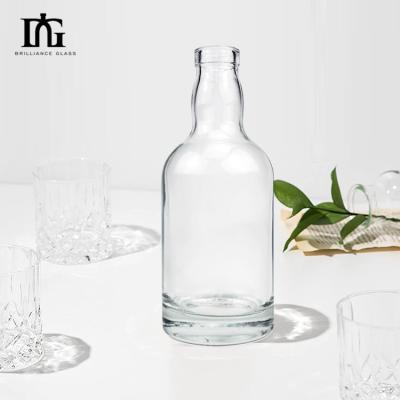 China 500 ml Whisky Juice Flasjes Custom Clear Glass Flasje voor de behoeften van de drankenindustrie Te koop