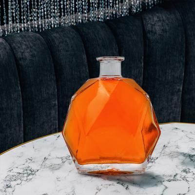 Cina Bottiglie di vetro alcolici vuote da 700 ml per gin rum whisky vodka in vendita