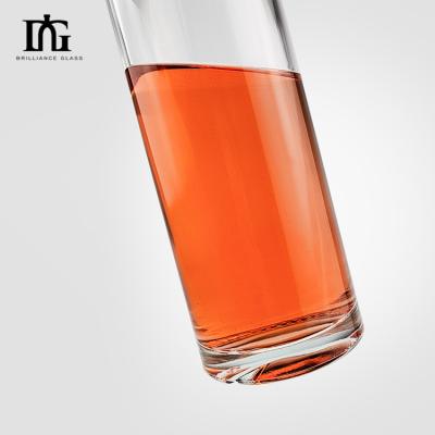 Cina Bottiglia di vetro 500 ml 700 ml 750 ml Bottiglia di whisky alta con materiale per il colletto in vendita