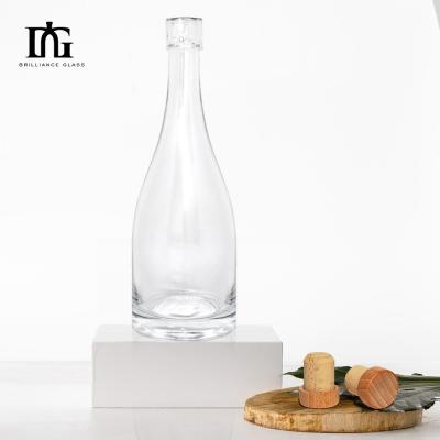 Cina Bottiglia di liquore in vetro da 1000 ml/750 ml/700 ml/500 ml di capacità per vodka gin rum e altro in vendita