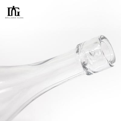 Cina Bottiglia di liquore in vetro da 1000 ml/750 ml/700 ml/500 ml di capacità per vodka gin rum e altro in vendita