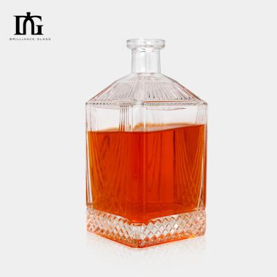 China Cork Screw Cap Glass Bottle for Customized 1000ml 750ml 700ml Liquor Packaging for sale