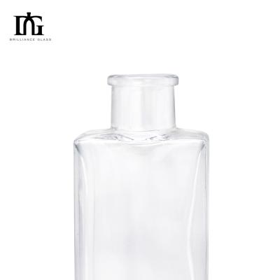 Cina 250ml/350ml/500ml/550ml/650ml/700ml/750ml Bottiglia di vetro Sigillazione di sughero per Vodka Rum Brandy in vendita