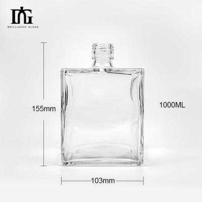 Cina Bottiglia di vetro quadrata trasparente 500ml 700ml per il whisky finale Gin Rum Logo accettabile in vendita